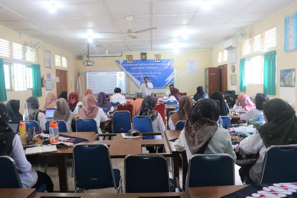 ACHIEVEMENT MOTIVATION TRAINING (AMT) BERTEMA MEMBANGUN KOMITMEN MENUJU ...